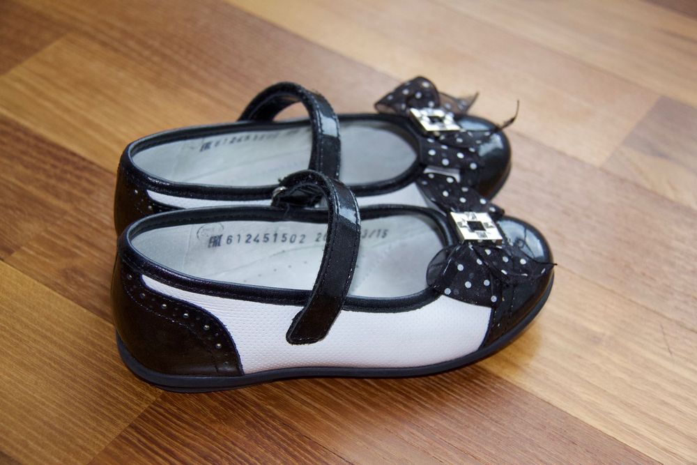 ELEGAMI festliche Ballerinas, Gr. 26 (Gebraucht) in Uetikon am See für CHF 11 – nur Abholung auf ...