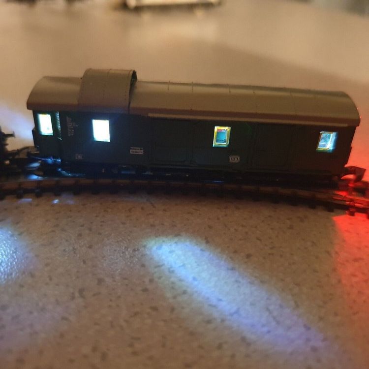 Märklin Mini Club 3 Personenwagen und 1 Güterwagen mit licht (Gebraucht ...