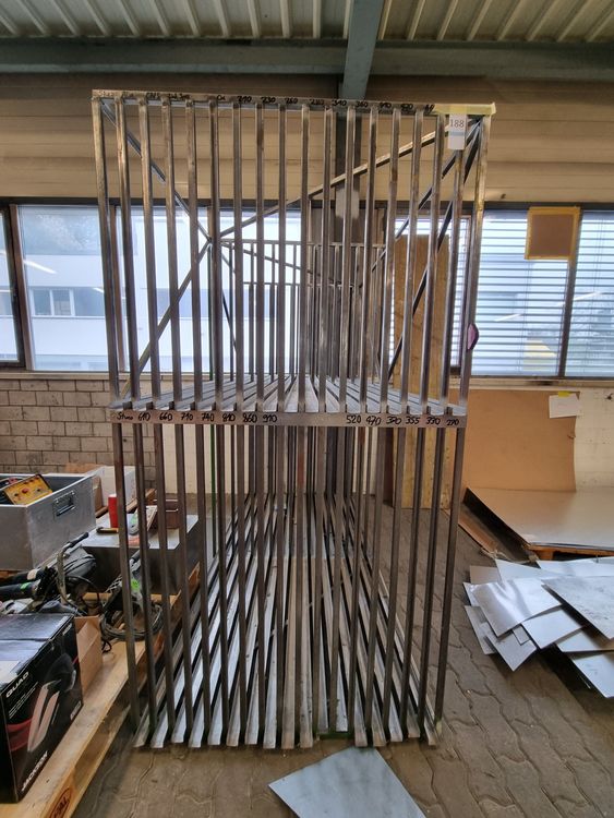 Grosses Metallgestell zur Einlagerung von Blechen (188) (Gebraucht) in ...