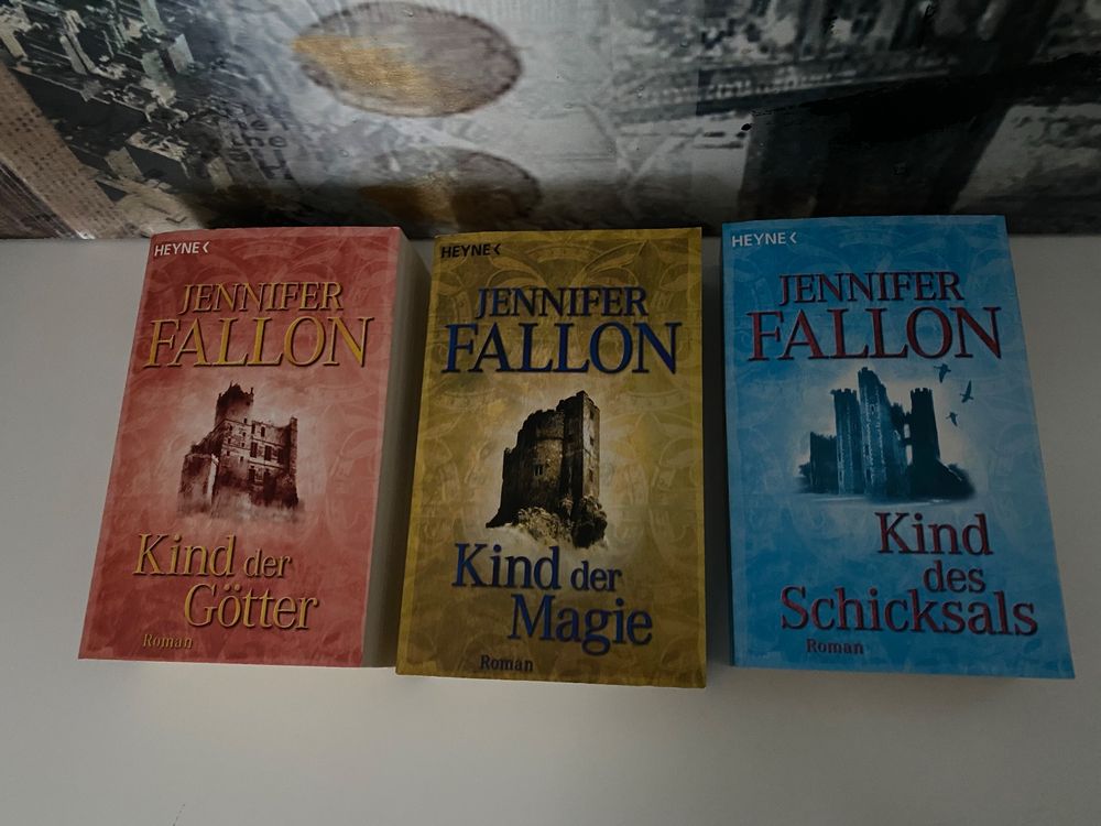3 Bücher von Jennifer Fallon (Gebraucht) in Fällanden für CHF 1 – mit ...