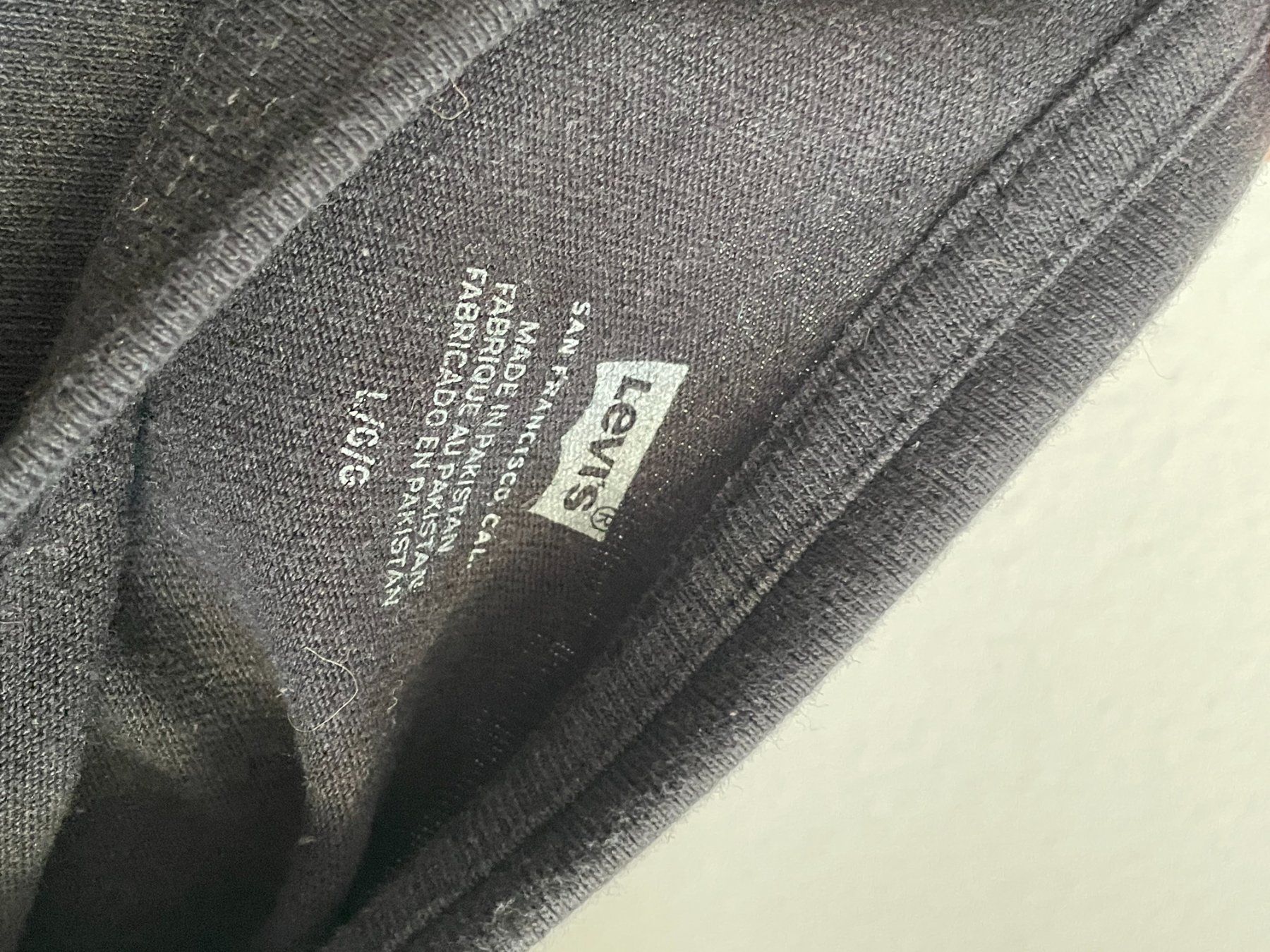 T-shirt Levi’s noir logo blanc – Taille L (D'occasion) à Lausanne pour ...