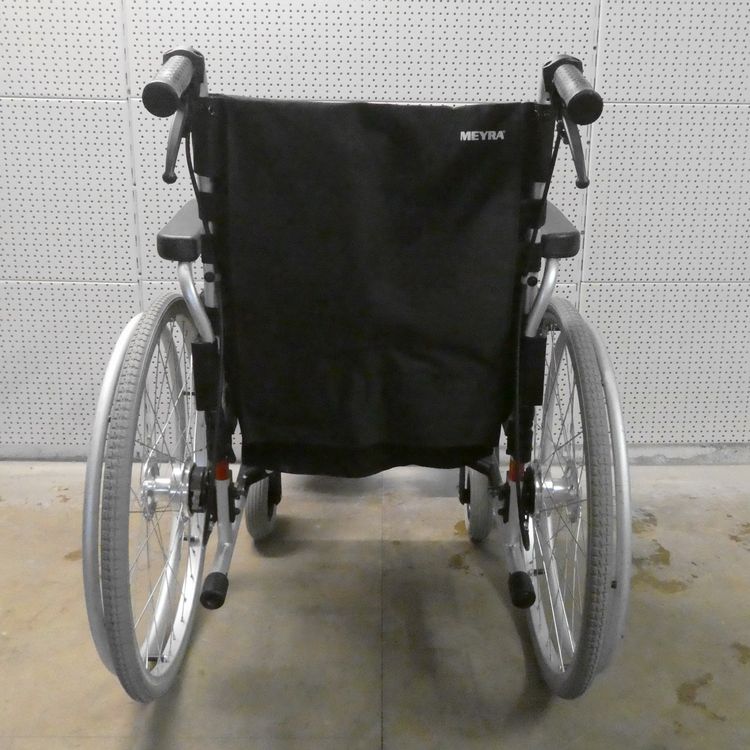 Rollstuhl Meyra, SB 46 cm, Zusatzbremsen, nur CHF 179 (Gebraucht) in Lengnau für CHF 179 – mit ...