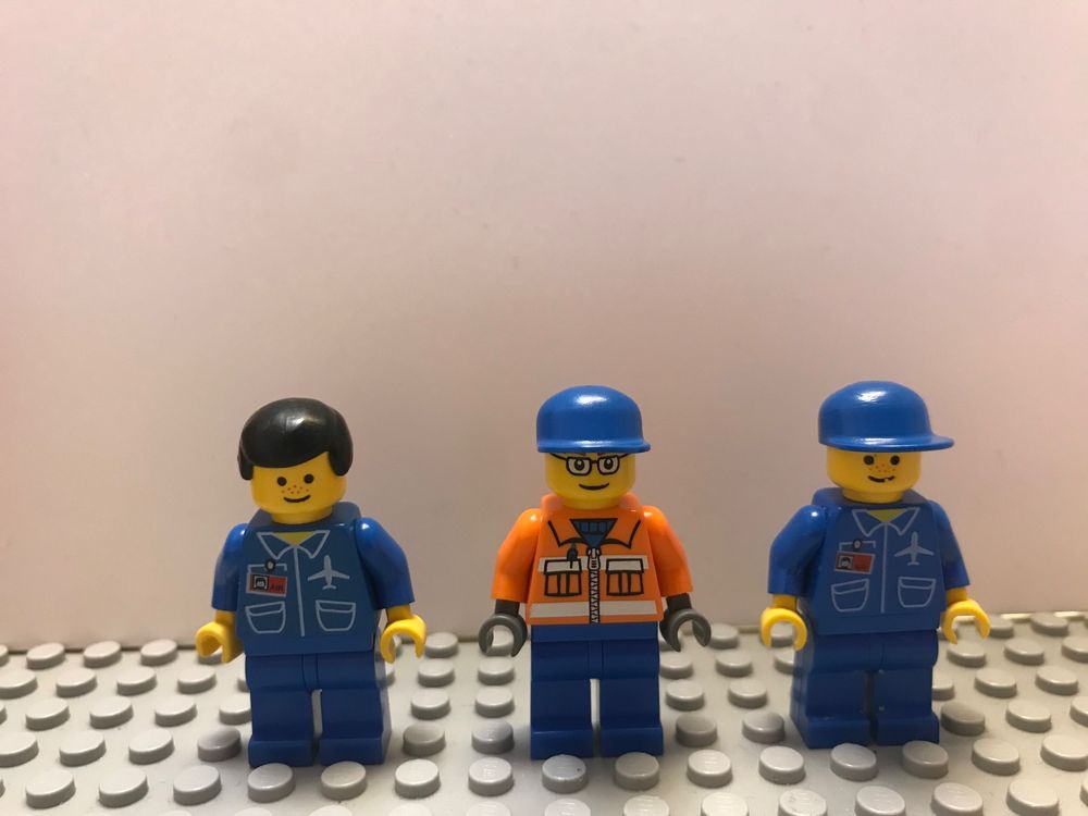 Lego Figuren Mitarbeiter Flughafen " Dokumente kontrolle" | Kaufen auf ...