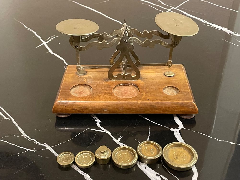 Balance ancienne en laiton et bois avec poids | Kaufen auf Ricardo