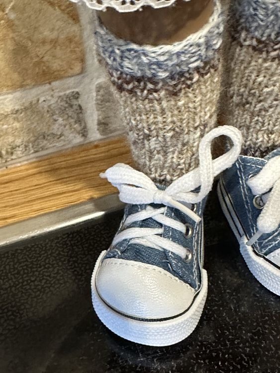 Turnschuhe für die grosse Sasha Puppe (Neu und originalverpackt) in Trüllikon für CHF 15 – nur ...