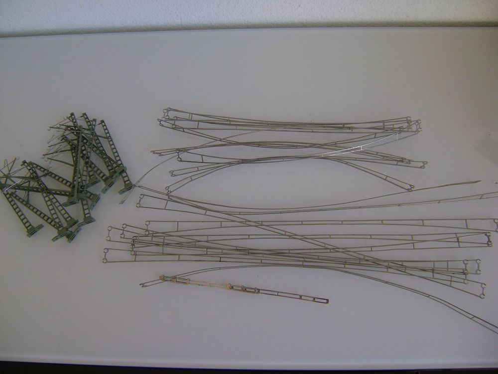 Märklin H0 - Oberleitungen (Konvolut) (Gebraucht) in Wil SG für CHF 1 – mit Lieferung auf ...
