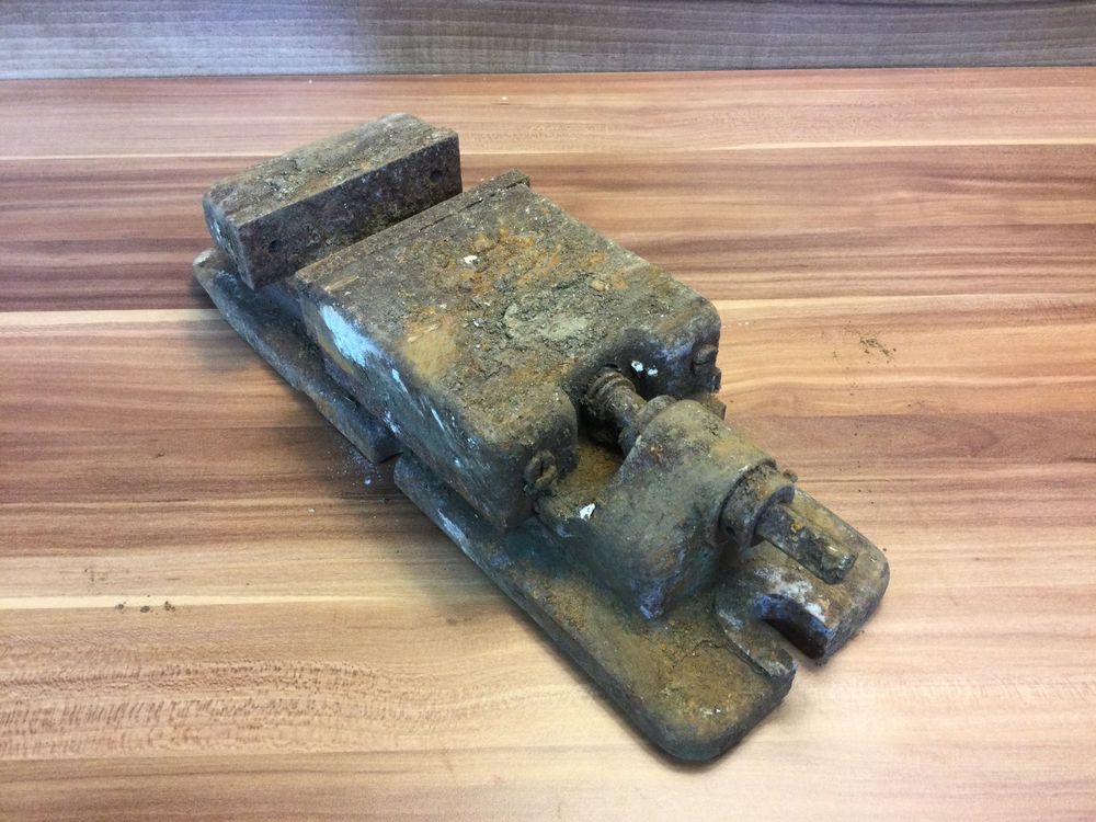 Alter sehr rostiger Frässchraubstock zum Restaurieren! (Gebraucht) in ...