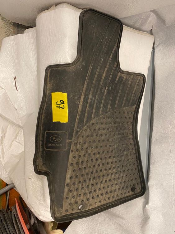 Subaru Legacy Fussmatte Set (Gebraucht) in Stäfa für CHF 30 – mit ...