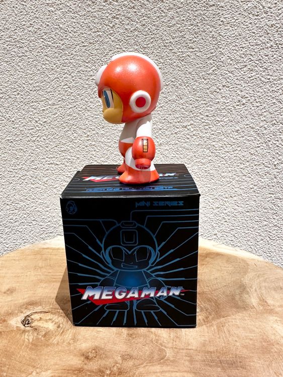 Kidrobot Capcom Red Mega Man Vinyl Mini Figur rare anime | Kaufen auf ...