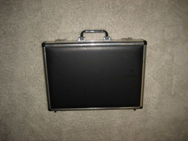 Aktenkoffer Metoni | Kaufen auf Ricardo