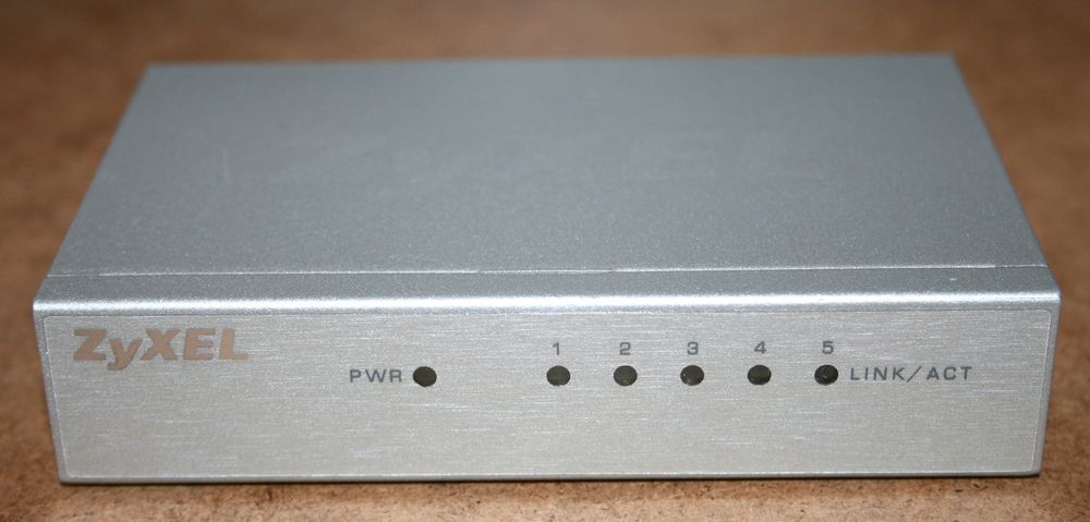 Zyxel GS-105B 5-Port Desktop Gigabit Ethernet Switch (Gebraucht) in ...