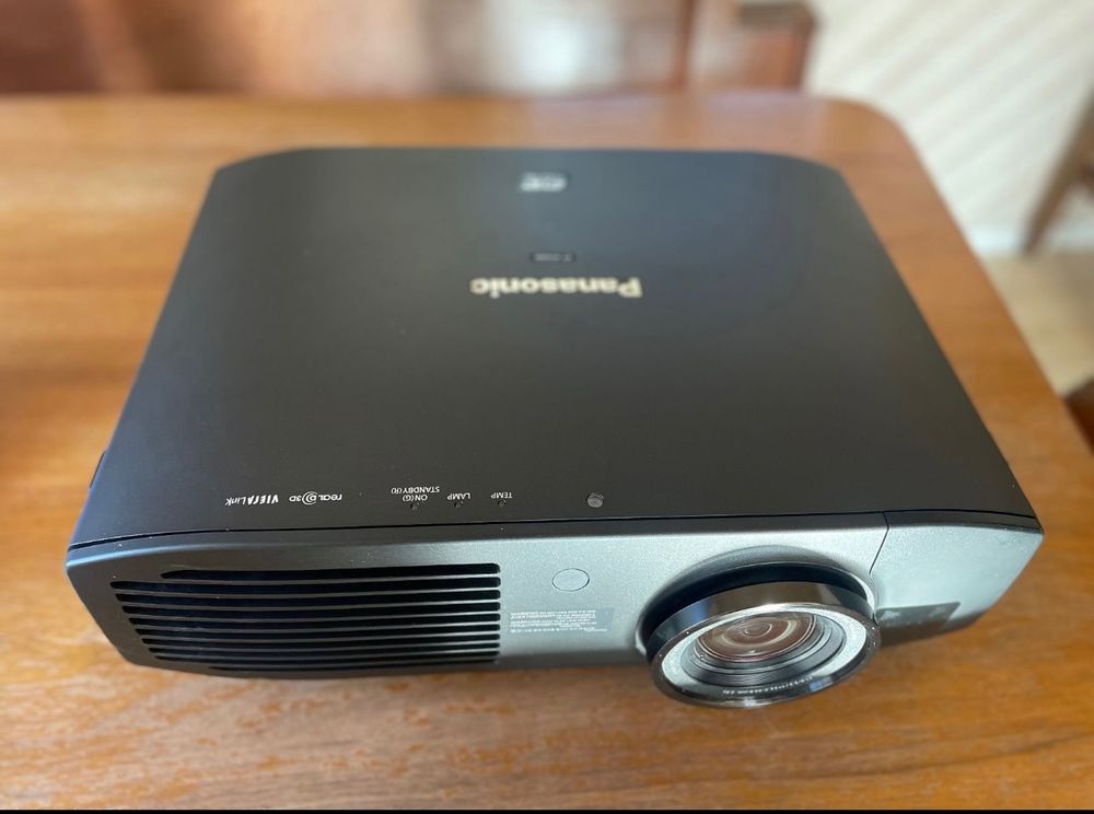 Panasonic PT AT 6000 FullHD Beamer (Highend Segment) (Gebraucht) in ...