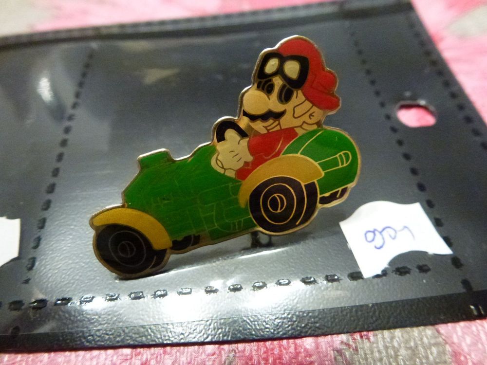 Pin Super Mario im Auto (Gebraucht) in Olten für CHF 1.2 – mit ...
