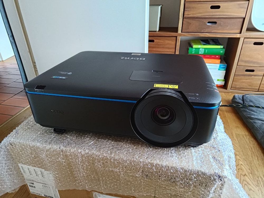 4K Laser-Projektor | 5.000 ANSI Lumen | BenQ LK953ST | Kaufen auf Ricardo
