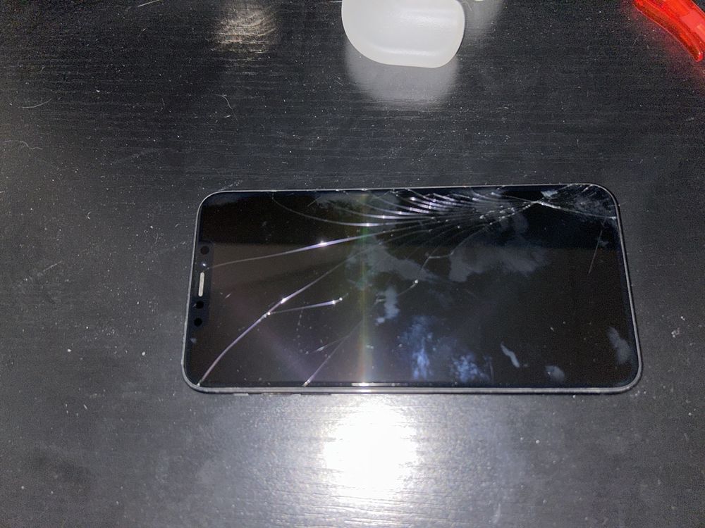 iPhone XS Max mit Riss im Display, Batteriekapazität 89% (Gebraucht) in ...