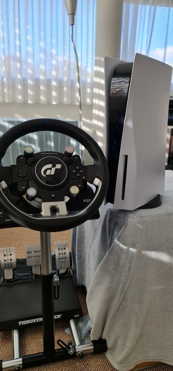 Console PS5 et volant Thrustmaster T-GT 2 avec support | Kaufen auf Ricardo