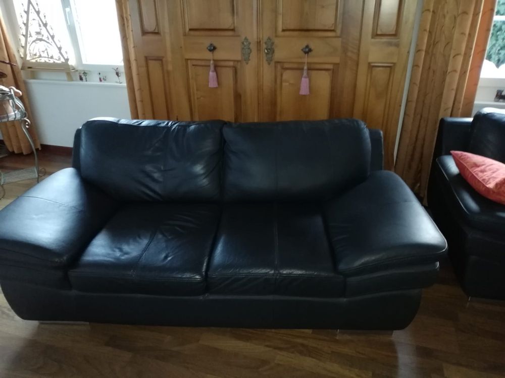 schwarzes echtleder 2er Sofa | Kaufen auf Ricardo
