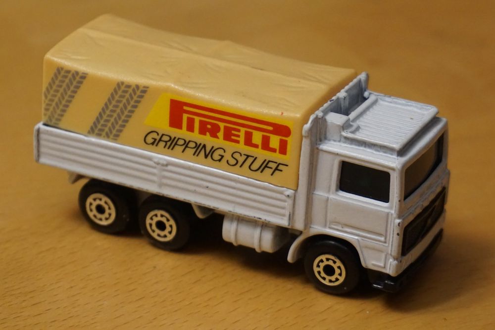 Matchbox Volvo 3achser Plane PIRELLI TOP !!!!!!!!!! (Gebraucht) in ...