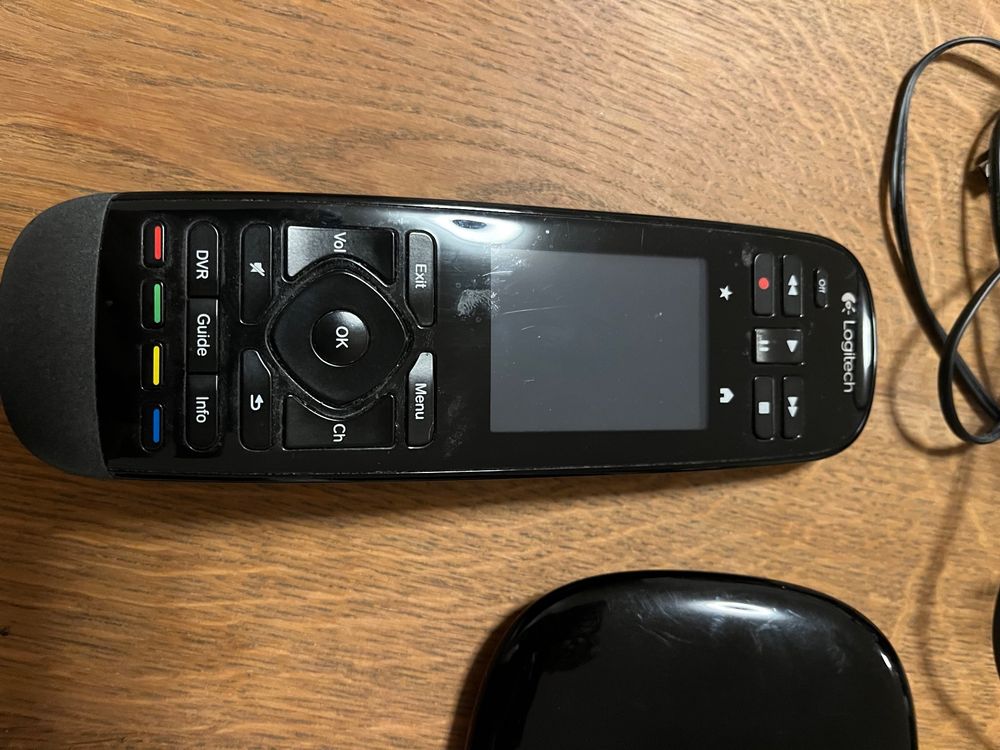 Logitech Harmony Touch mit Harmony Hub | Kaufen auf Ricardo