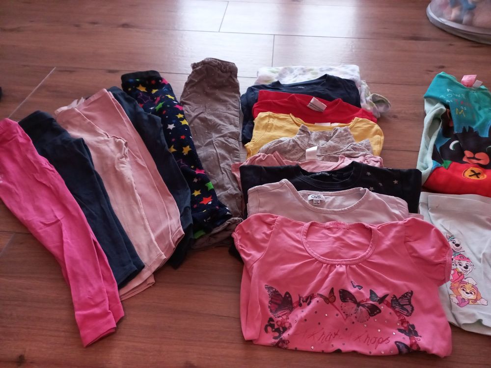 Mädchen Kleider Set gr. 110 (Gebraucht) in St. Gallen für CHF 20 – mit ...