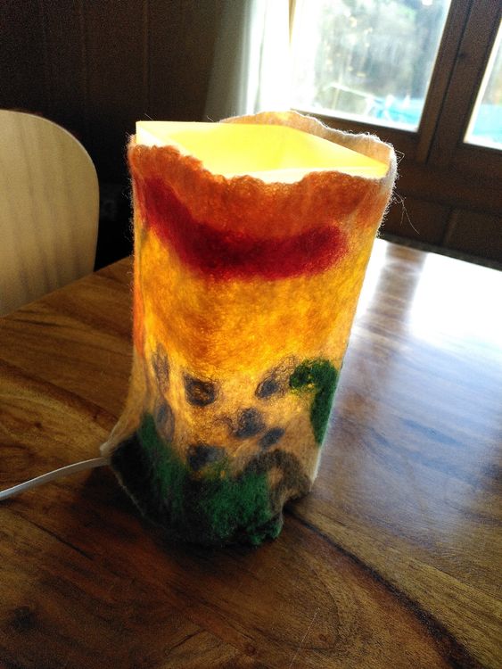 Filz Tischlampe Unikat handgemacht warmweiss (Gebraucht) in Oberburg für CHF 19.9 – mit ...