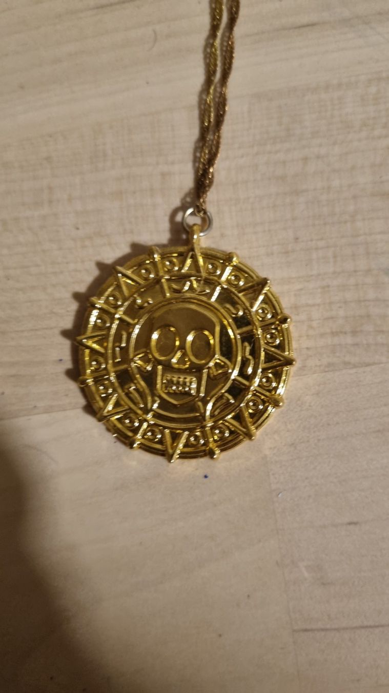 Collier "Pirates des Caraïbes" dorée (Neuf (Voir description)) à ...