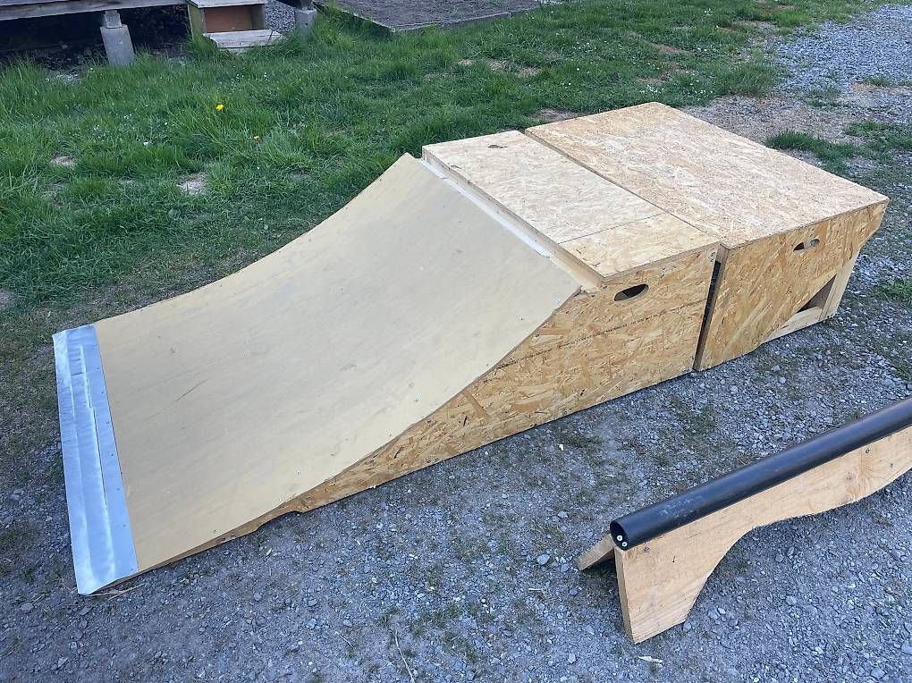Modular kicker ramp, rail, quarter pipe for skating (Gebraucht) in ...