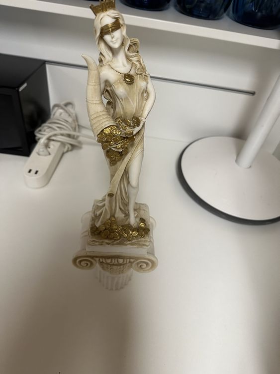 Statue grecque Déesse Fortuna Cornucopia, Occasion (Gebraucht) in ...