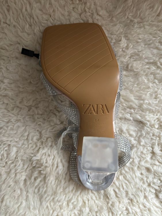 Zara Sandalen mit Absatz aus Vinyl und mit Strasssteinen (Neu und originalverpackt) in Zürich ...
