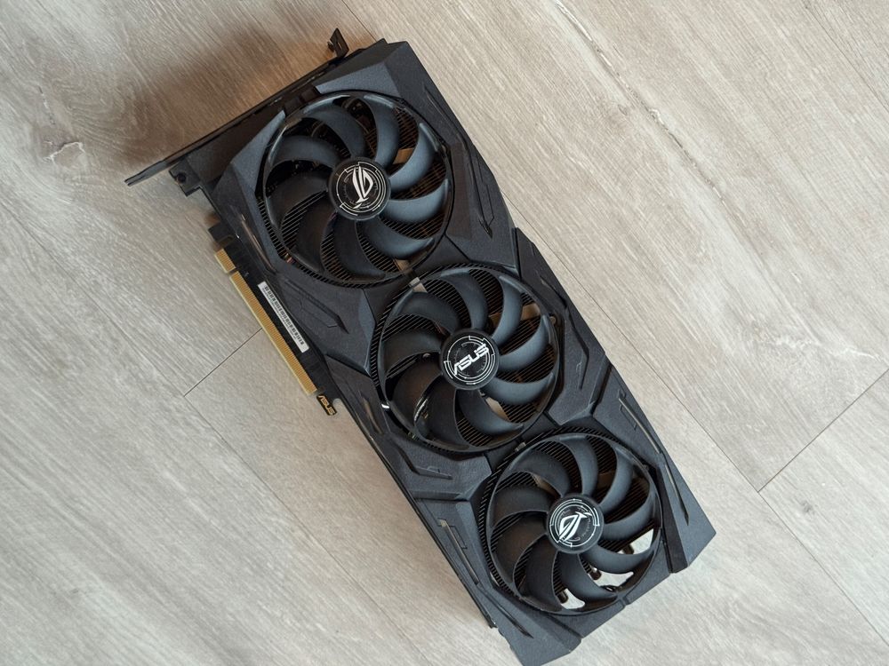 ASUS ROG Strix RTX 2080S / Green dots/ Defective/ See photos (Gebraucht) in Neuchatel für CHF 89 ...