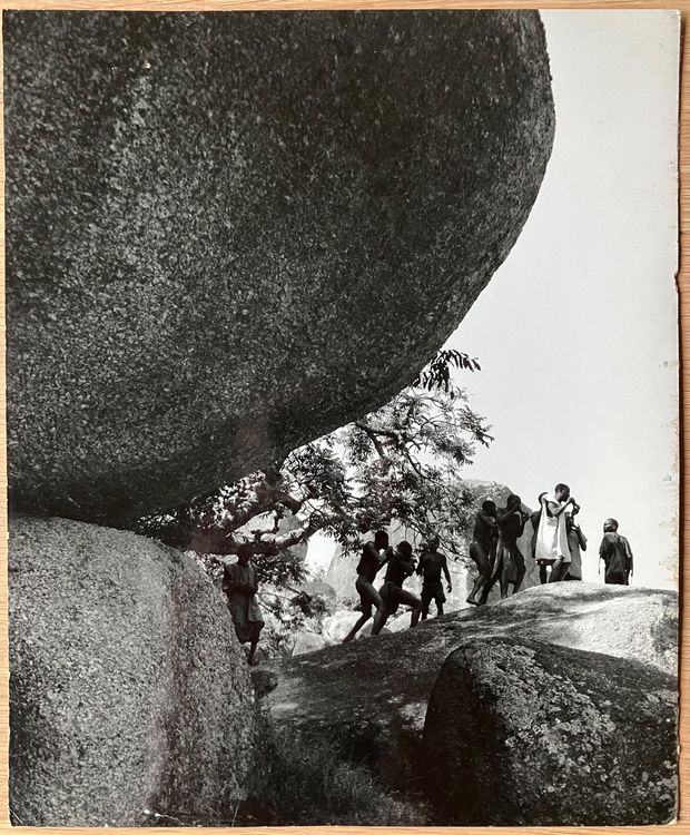 Vintage-Foto von René Gardi 1957 - Runenstein in Kamerun (Gebraucht) in ...