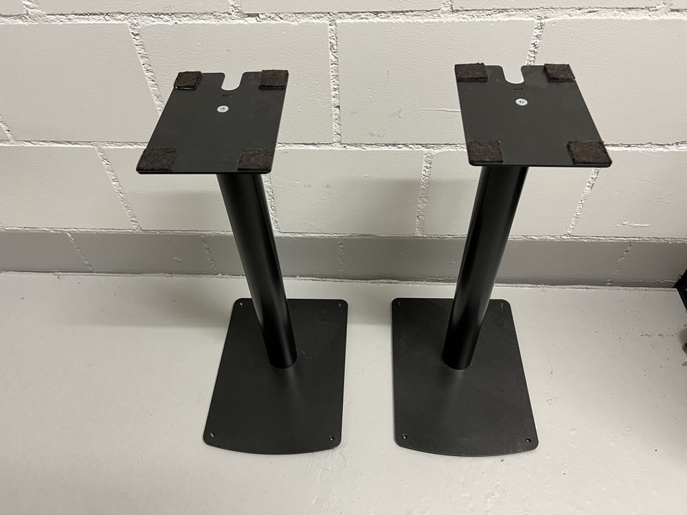2 Black Speaker Stands 51cm Tall Sturdy Design | Kaufen auf Ricardo