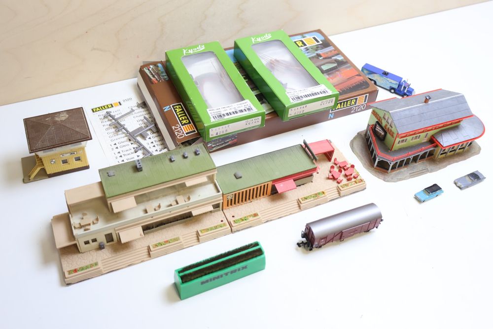 Kyodo Signale + Spur N Gebäude - Bahnhof & Stellwerk + Wagen | Kaufen ...