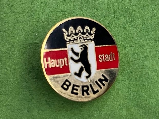 Berlin Wappen Pin (Gebraucht) in Itingen für CHF 3 – mit Lieferung auf ...