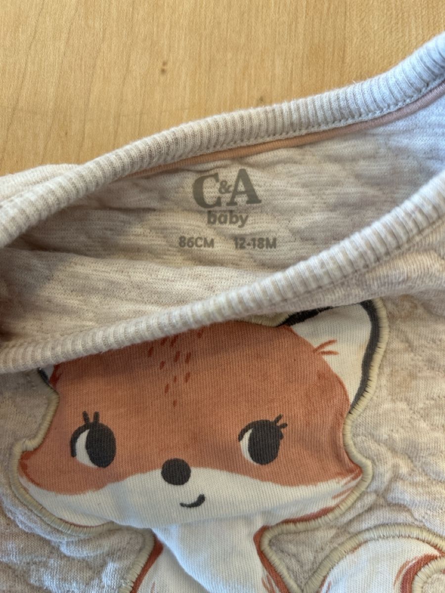 Süsser Baby Pullover (86)🦊 (Gebraucht) in Basel für CHF 2 – mit ...