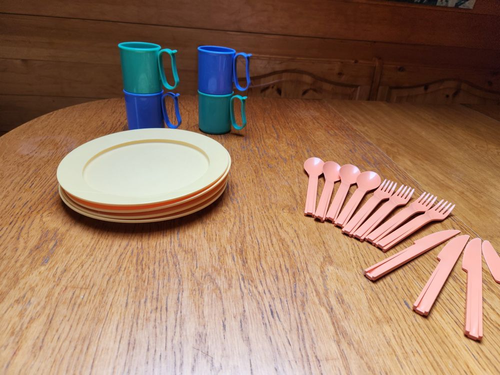 Tupperware Camping Teller/Becher m Henkel /Besteck je 4Stk. (Gebraucht ...