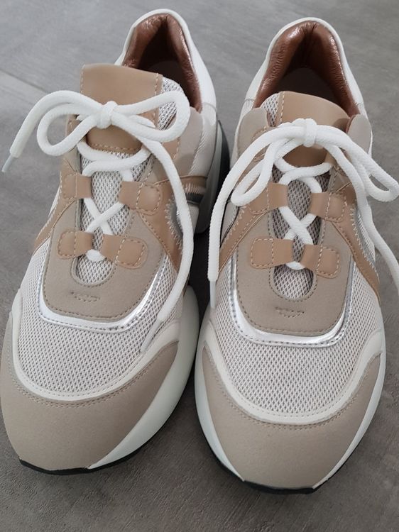 Sneakers (Neu (gemäss Beschreibung)) in Bilten für CHF 30 – mit ...