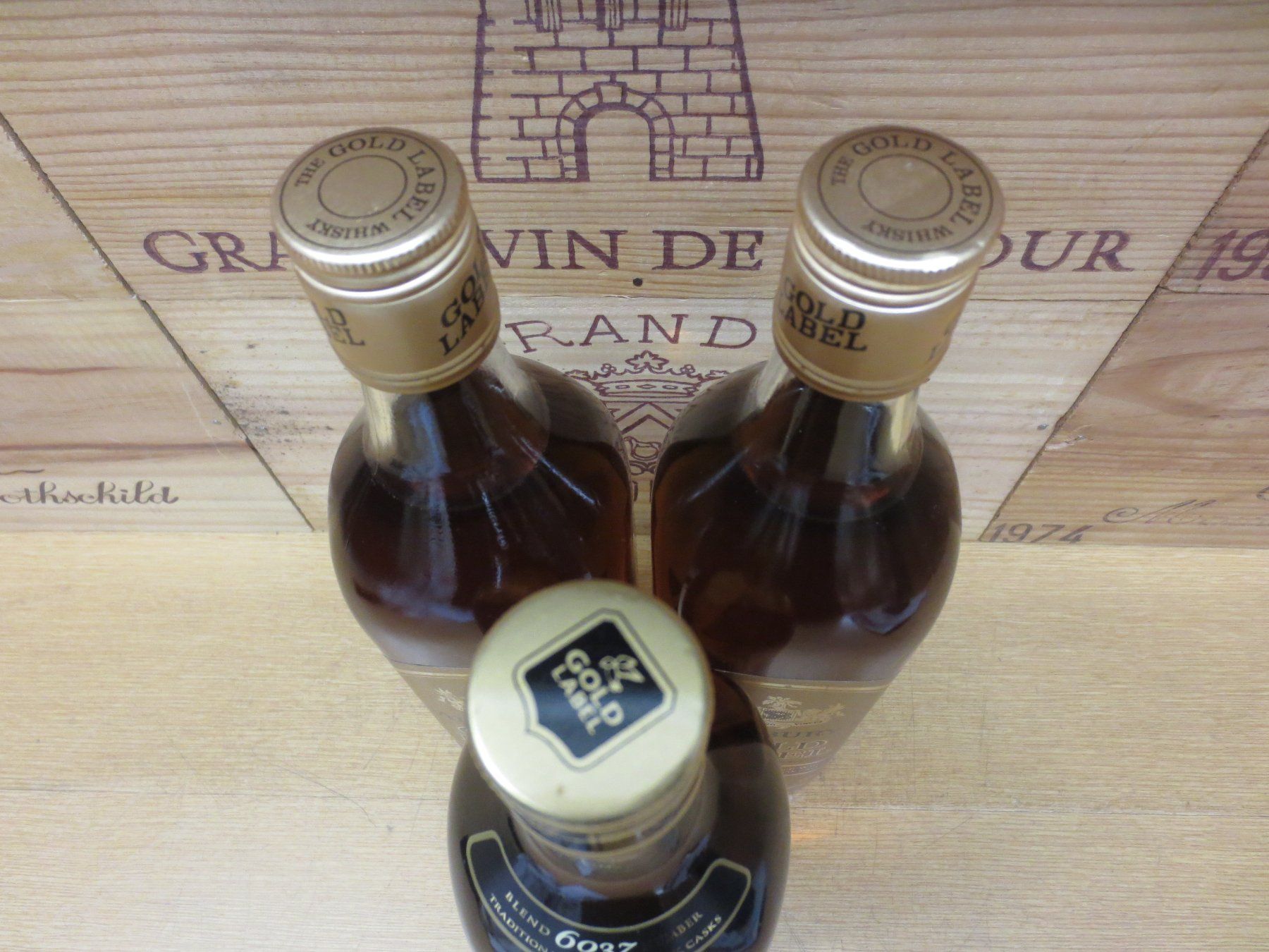 3 Fl. Gold Label Old Scotch Whisky 70cl. 40 Vol. (Lot 171) (Neu (gemäss ...