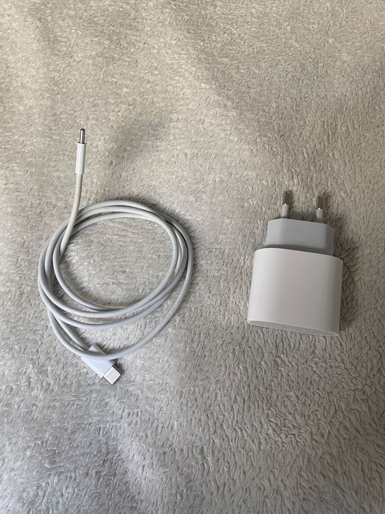 Apple USB-C Power Adapter mit USB-C Kabel (Neu (gemäss Beschreibung)) in Hausen AG für CHF 21 ...