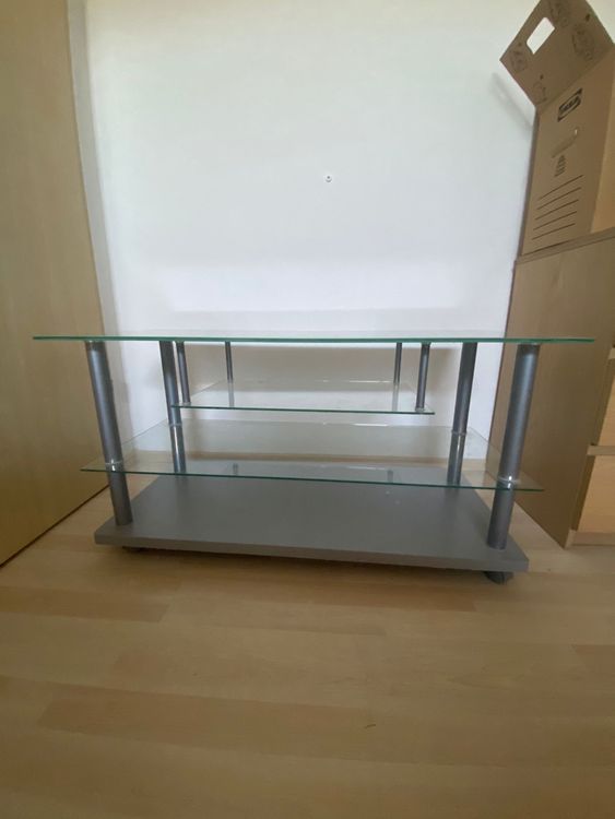 Moderner Glas TV Tisch (Gebraucht) in Schinznach Dorf für CHF 15.9 – nur Abholung auf Ricardo kaufen