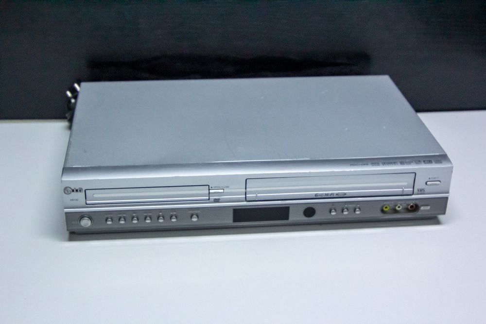 Combo DVD/ VHS LG V9100 (Gebraucht) in Neftenbach für CHF 60 – mit Lieferung auf Ricardo kaufen
