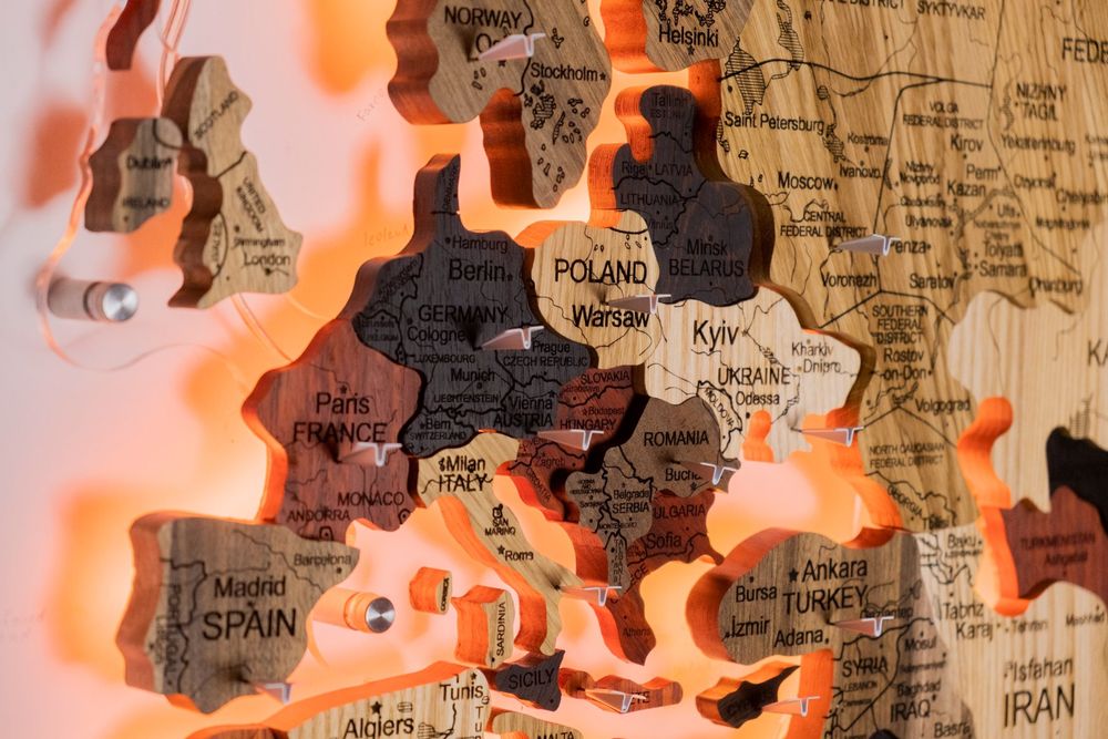 3D LED Weltkarte aus Holz - eine atemberaubende Wandkunst! (Neu und originalverpackt) in ...