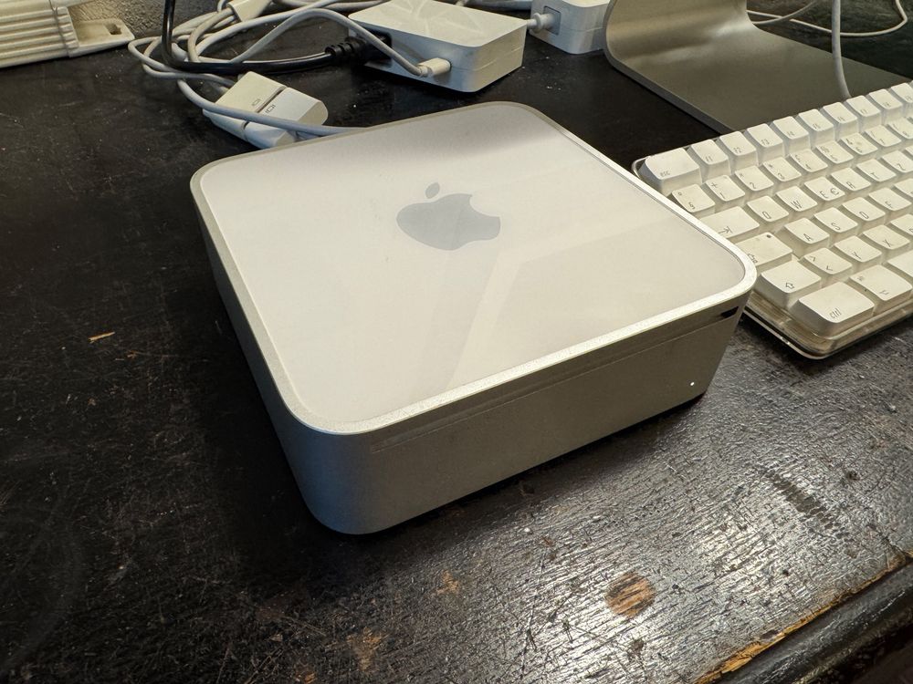Apple Mac Mini – 2 GHz Intel Core 2 Duo + Bildschirm (Gebraucht) in ...
