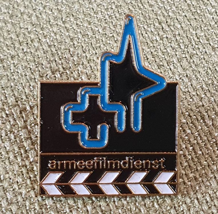 A157 - Pin Armeefilmdienst CH Militär (Gebraucht) in Reinach BL für CHF 1 – mit Lieferung auf ...