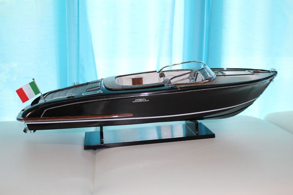 SCHÖNES RIVA BOOT MODELL (Neu (gemäss Beschreibung)) in Dallenwil für ...