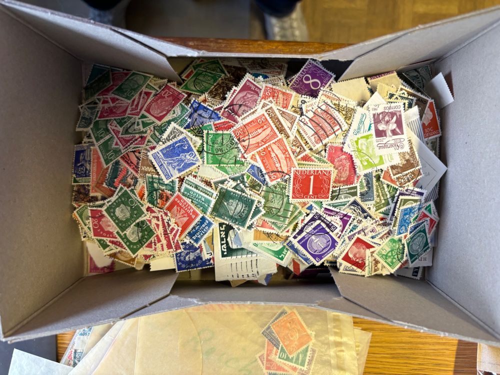 Karton mit 400 Gramm Marken weltweit ab Alt | Kaufen auf Ricardo