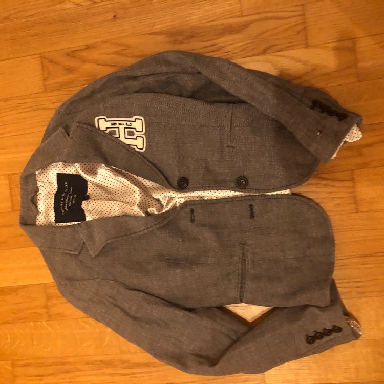 Tommy Hilfiger Kinder Grösse S grau Übergangsjacke (Gebraucht) in Gattikon für CHF 20 – mit ...