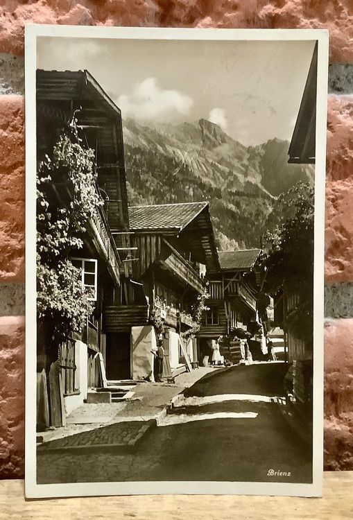 Alte Foto AK - BRIENZ - Berner Oberland - Dorfstrasse (Gebraucht) in Root für CHF 1 – mit ...