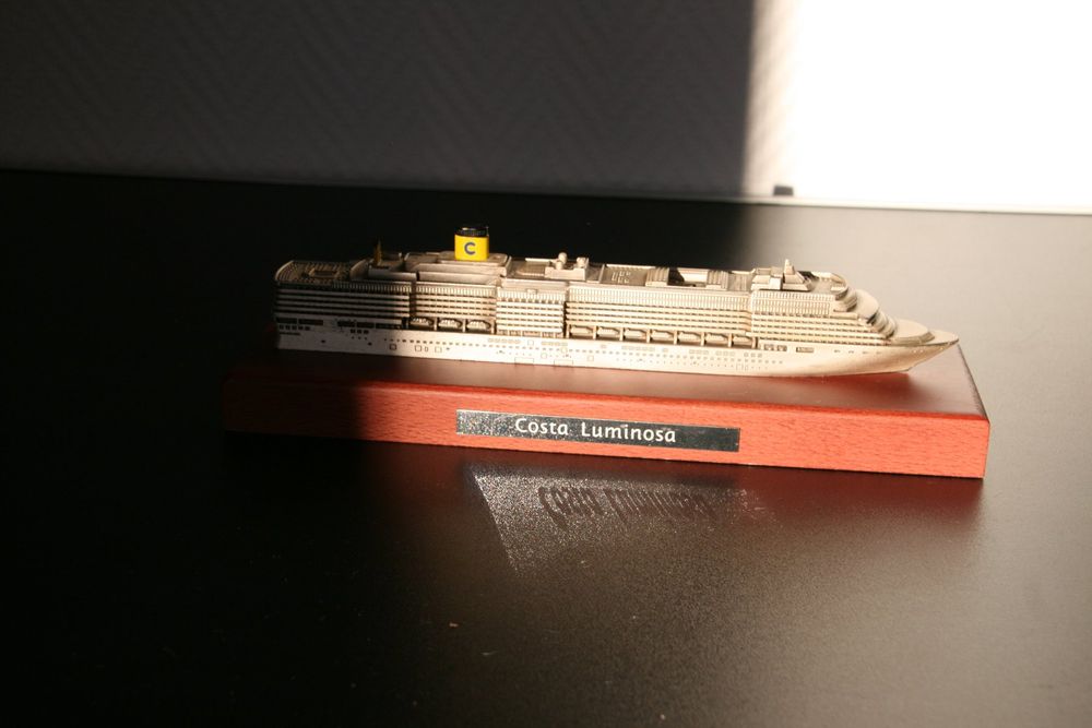 Schiff - Model Costa Luminosa Metall auf Holzplatte (Gebraucht) in für ...