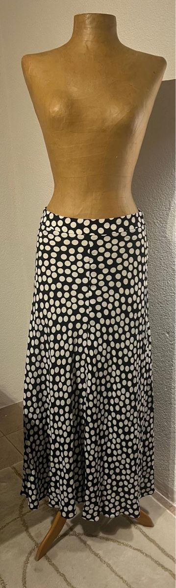 Jupe longue Zara noire et blanche, taille s, été 🌞 (D'occasion) à ...